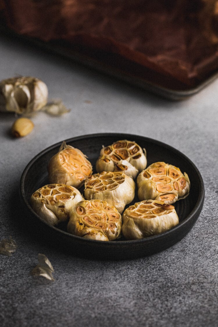 Smoked Garlic Recipe (2 Ingredients) - Stem + Spoon